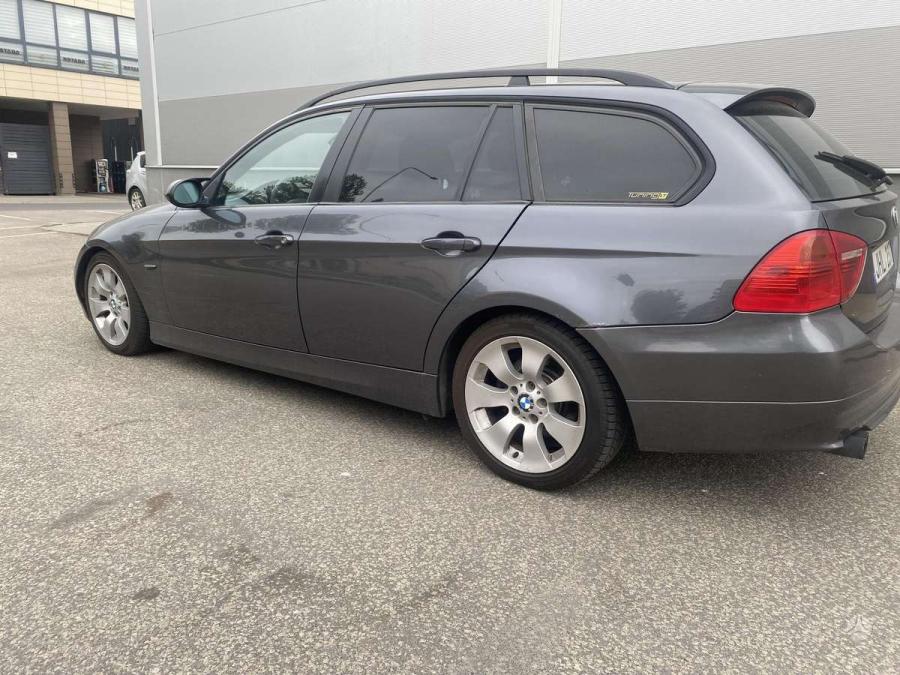 Grey BMW 320 2008 in Vilnius, with an engine capacity of 2.00 L and mileage of 300 thousand km for 2500 €, photo 9 on AUTOMOTO.COM.LV