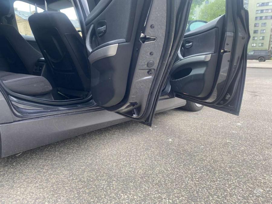 Grey BMW 320 2008 in Vilnius, with an engine capacity of 2.00 L and mileage of 300 thousand km for 2500 €, photo 20 on AUTOMOTO.COM.LV