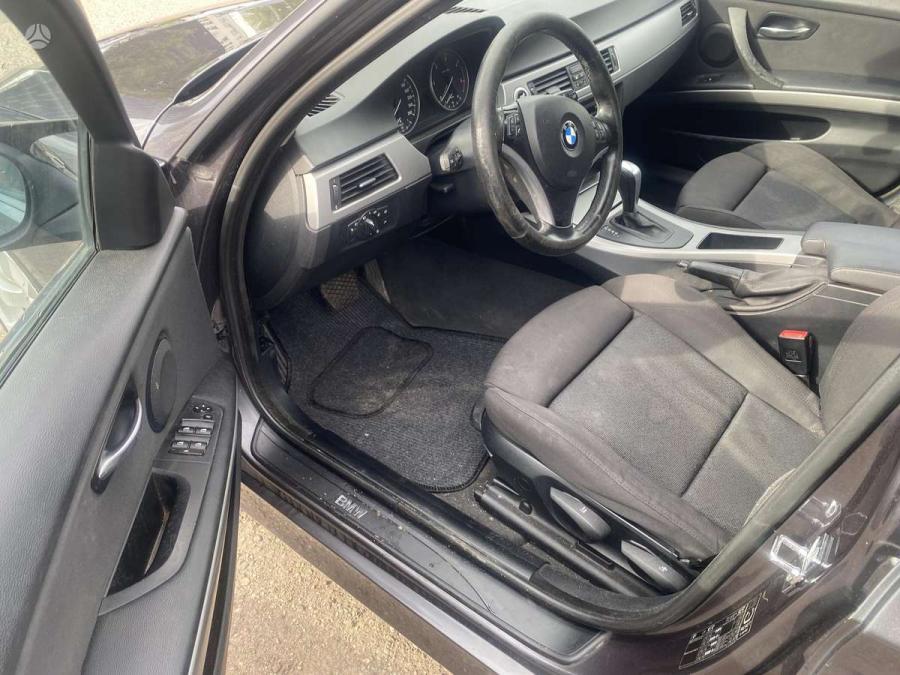 Grey BMW 320 2008 in Vilnius, with an engine capacity of 2.00 L and mileage of 300 thousand km for 2500 €, photo 25 on AUTOMOTO.COM.LV