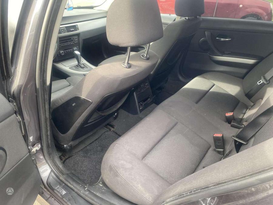 Grey BMW 320 2008 in Vilnius, with an engine capacity of 2.00 L and mileage of 300 thousand km for 2500 €, photo 26 on AUTOMOTO.COM.LV