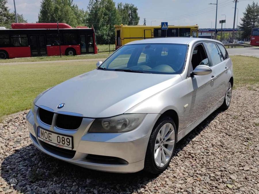 Grey BMW 320 2008 in Vilnius, with an engine capacity of 2.00 L and mileage of 390 thousand km for 2850 €, photo 5 on AUTOMOTO.COM.LV