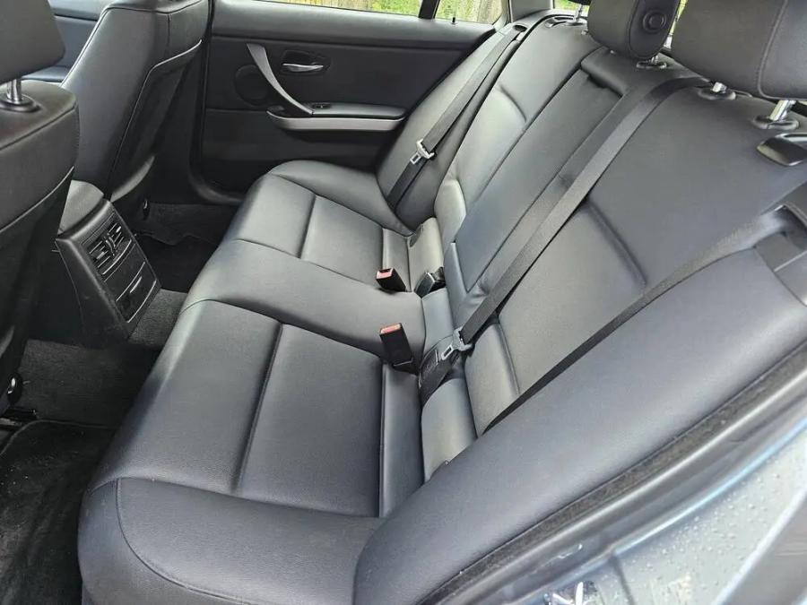 Pelēks BMW 320 2008 Rīga, ar dzinēja tilpumu 2.00 L un nobraukumu 269 tūkst. km par 4750 €, foto 6 vietnē AUTOMOTO.COM.LV