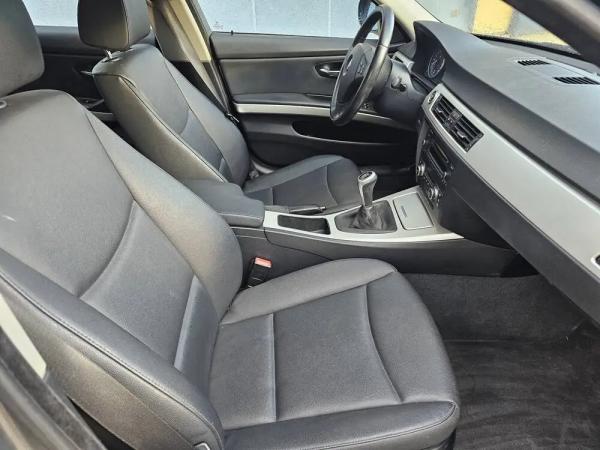Grey BMW 320 2008 in Riga, with an engine capacity of 2.00 L and mileage of 269 thousand km for 4750 €, photo 6 on AUTOMOTO.COM.LV