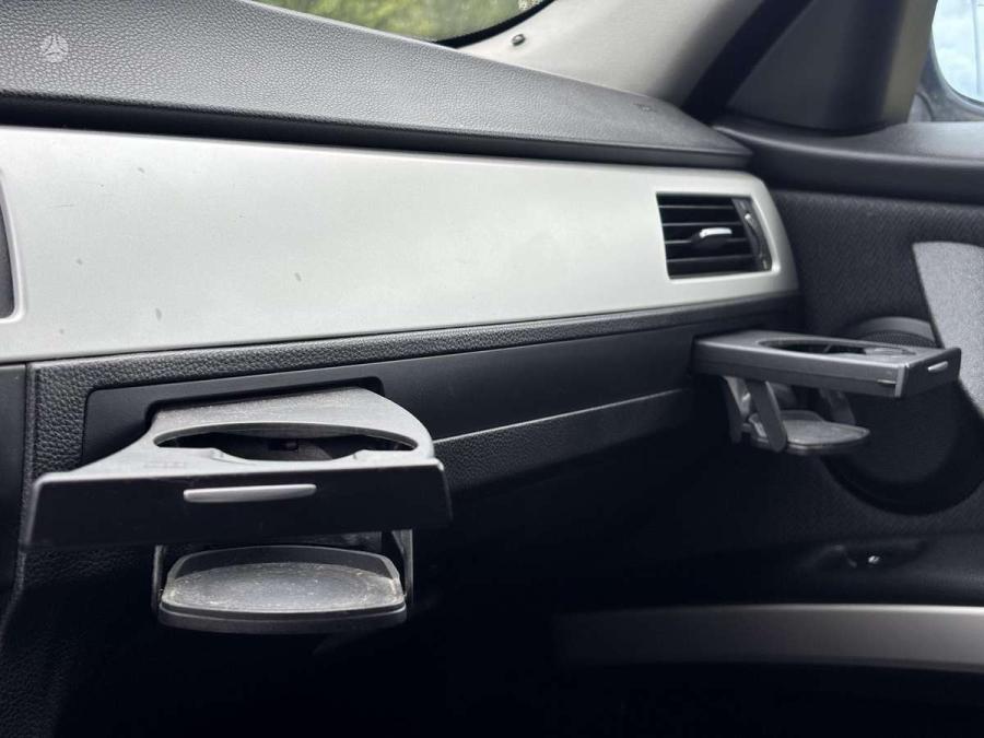 Grey BMW 320 2008 in Vilnius, with an engine capacity of 2.00 L and mileage of 350 thousand km for 2950 €, photo 13 on AUTOMOTO.COM.LV