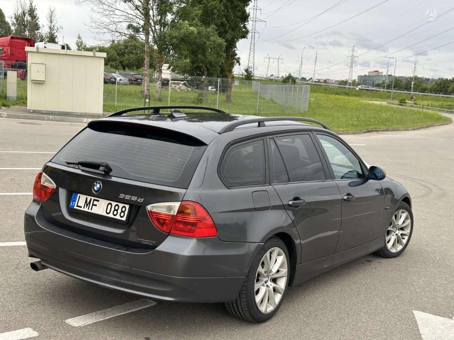 Grey BMW 320 2008 in Siauliai, with an engine capacity of 2.00 L and mileage of 270 thousand km for 2850 €, photo 1 on AUTOMOTO.COM.LV
