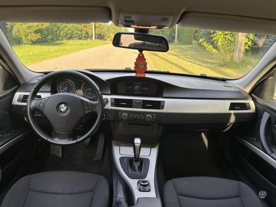 Grey BMW 320 2008 in Utena, with an engine capacity of 2.00 L and mileage of 311 thousand km for 3550 €, photo 14 on AUTOMOTO.COM.LV