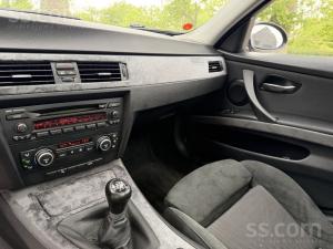 Grey BMW 320 2008 in Valmiera, with an engine capacity of 2.00 L and mileage of 283 thousand km for 3870 €, photo 23 on AUTOMOTO.COM.LV