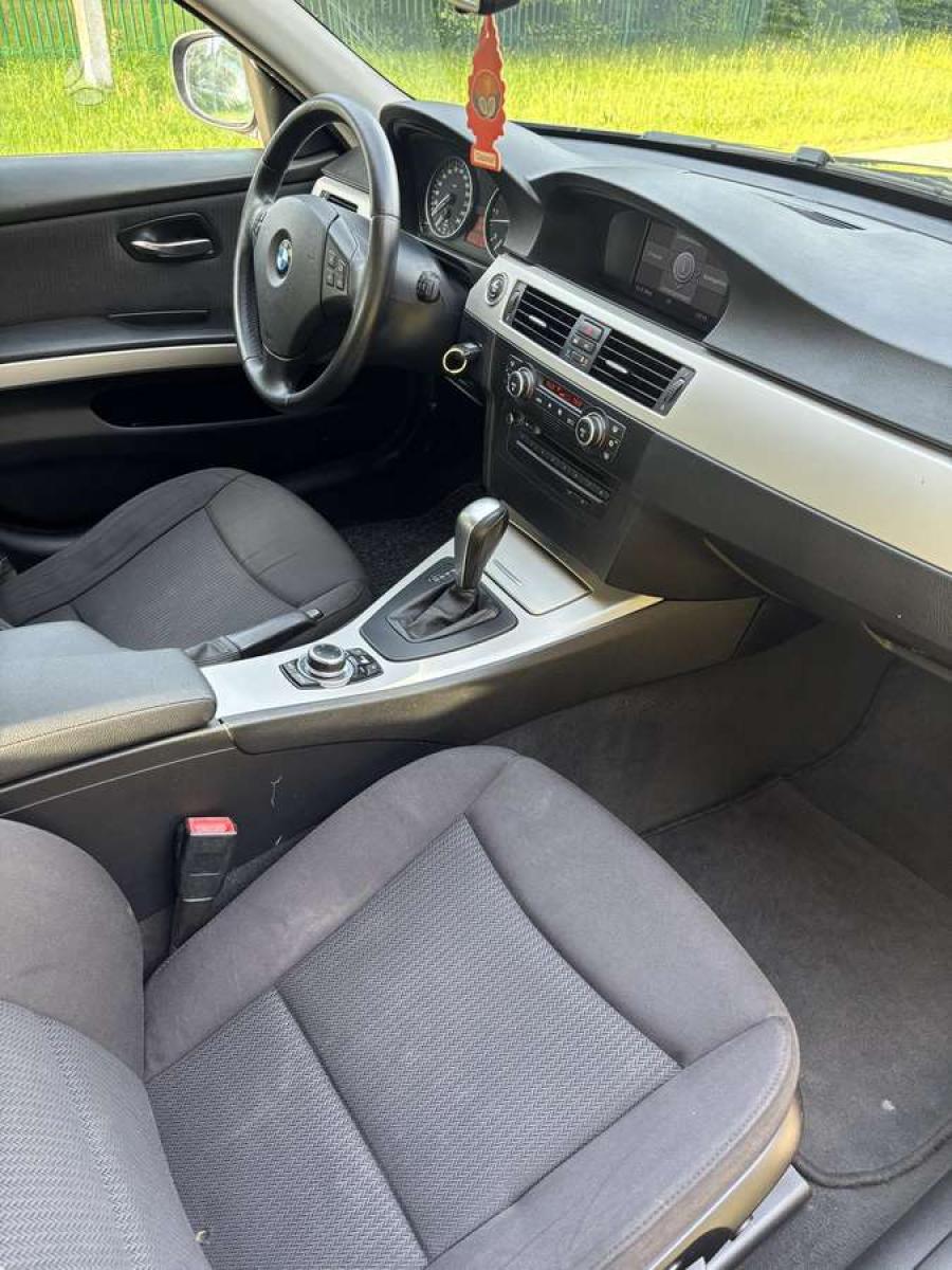 Pelēks BMW 320 2008 Utena, ar dzinēja tilpumu 2.00 L un nobraukumu 311 tūkst. km par 3350 €, foto 15 vietnē AUTOMOTO.COM.LV