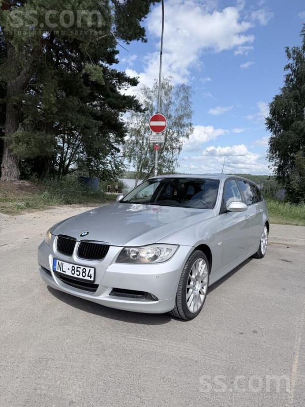 Grey BMW 320 2008 in Riga, with an engine capacity of 2.00 L and mileage of 386 thousand km for 4200 €, photo 1 on AUTOMOTO.COM.LV
