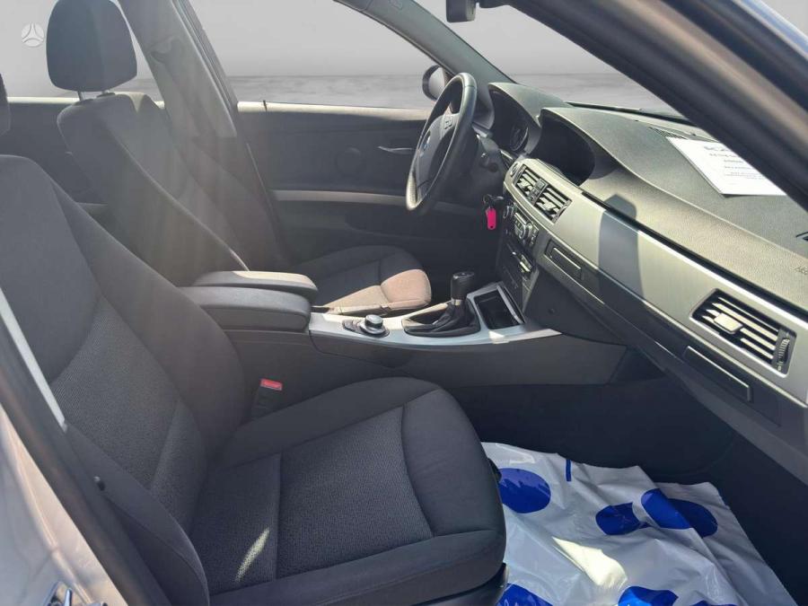 Grey BMW 320 2008 in Kaunas, with an engine capacity of 2.00 L and mileage of 227 thousand km for 4990 €, photo 16 on AUTOMOTO.COM.LV