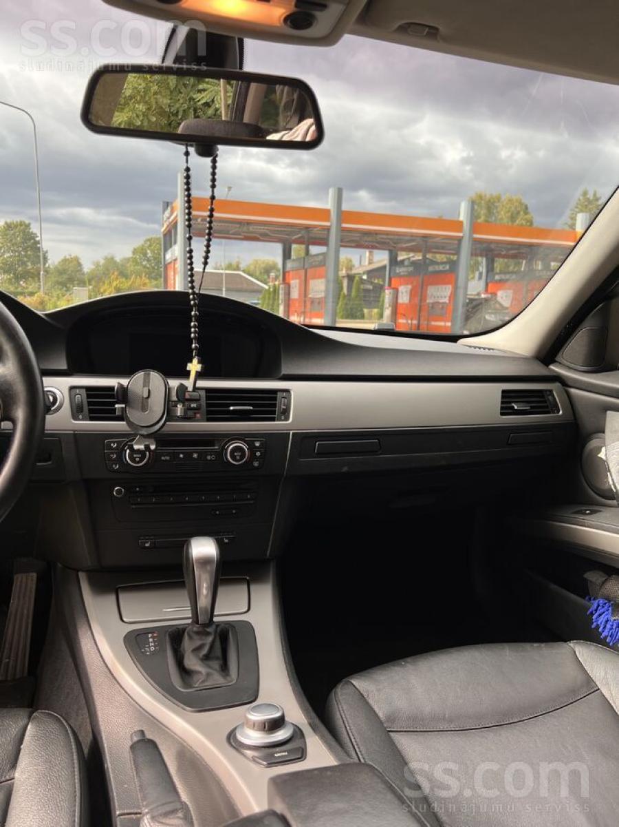 Pelēks BMW 320 2008 Jelgava, ar dzinēja tilpumu 2.00 L un nobraukumu 373 tūkst. km par 2400 €, foto 17 vietnē AUTOMOTO.COM.LV