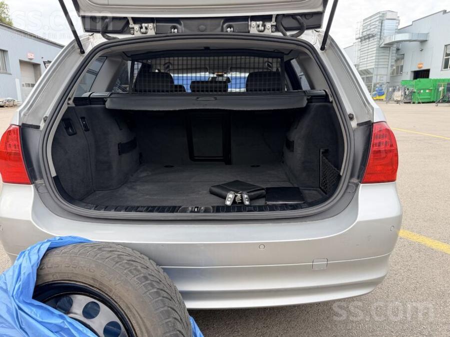 Grey BMW 320 2008 in Riga, with an engine capacity of 2.00 L and mileage of 270 thousand km for 3700 €, photo 8 on AUTOMOTO.COM.LV