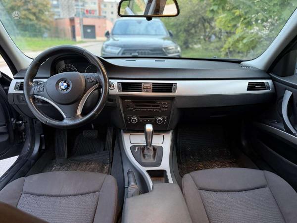 Pelēks BMW 320 2008 Viļņa, ar dzinēja tilpumu 2.00 L un nobraukumu 234 tūkst. km par 1200 €, foto 9 vietnē AUTOMOTO.COM.LV