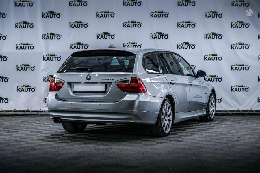 Grey BMW 320 2008 in Kaunas, with an engine capacity of 2.00 L and mileage of 299 thousand km for 4390 €, photo 4 on AUTOMOTO.COM.LV