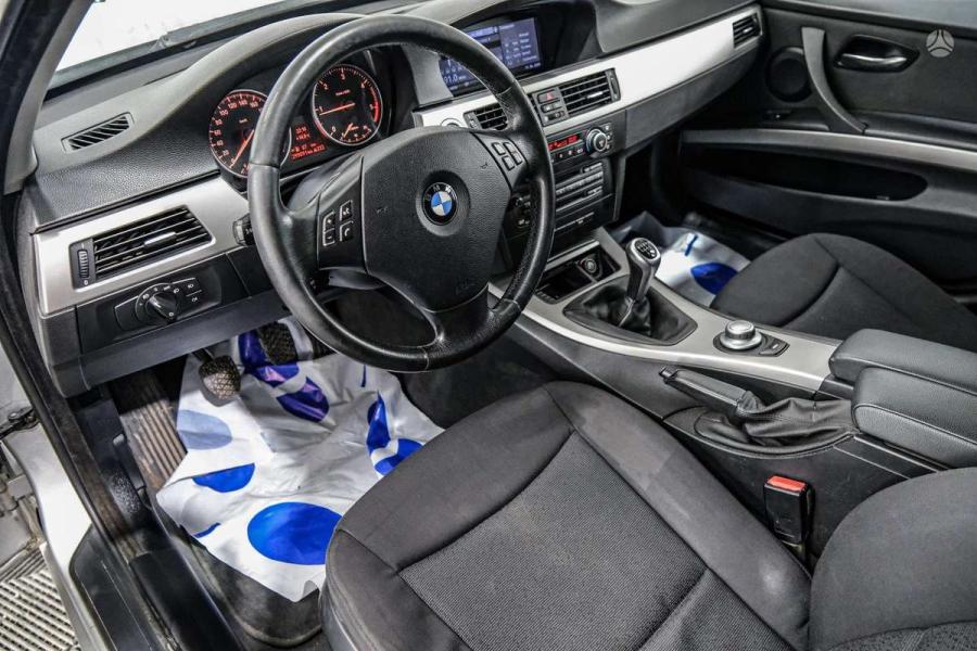 Grey BMW 320 2008 in Kaunas, with an engine capacity of 2.00 L and mileage of 299 thousand km for 4390 €, photo 6 on AUTOMOTO.COM.LV