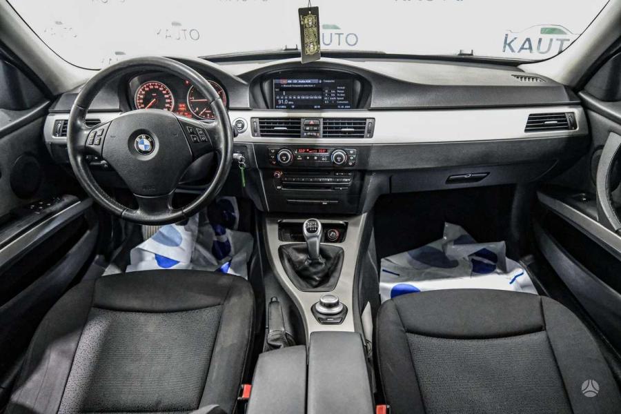 Grey BMW 320 2008 in Kaunas, with an engine capacity of 2.00 L and mileage of 299 thousand km for 4390 €, photo 9 on AUTOMOTO.COM.LV