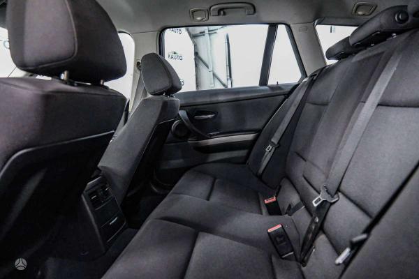 Grey BMW 320 2008 in Kaunas, with an engine capacity of 2.00 L and mileage of 299 thousand km for 4390 €, photo 10 on AUTOMOTO.COM.LV