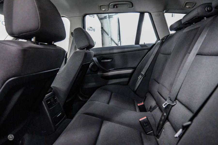 Grey BMW 320 2008 in Kaunas, with an engine capacity of 2.00 L and mileage of 299 thousand km for 4390 €, photo 10 on AUTOMOTO.COM.LV