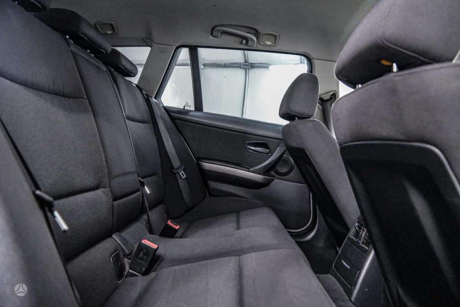Grey BMW 320 2008 in Kaunas, with an engine capacity of 2.00 L and mileage of 299 thousand km for 4390 €, photo 11 on AUTOMOTO.COM.LV
