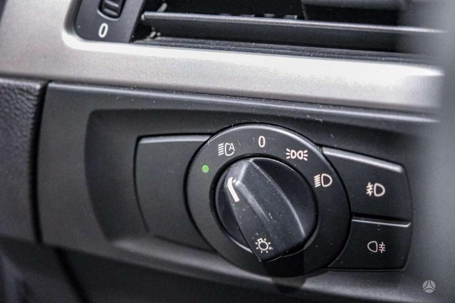 Grey BMW 320 2008 in Kaunas, with an engine capacity of 2.00 L and mileage of 299 thousand km for 4390 €, photo 14 on AUTOMOTO.COM.LV