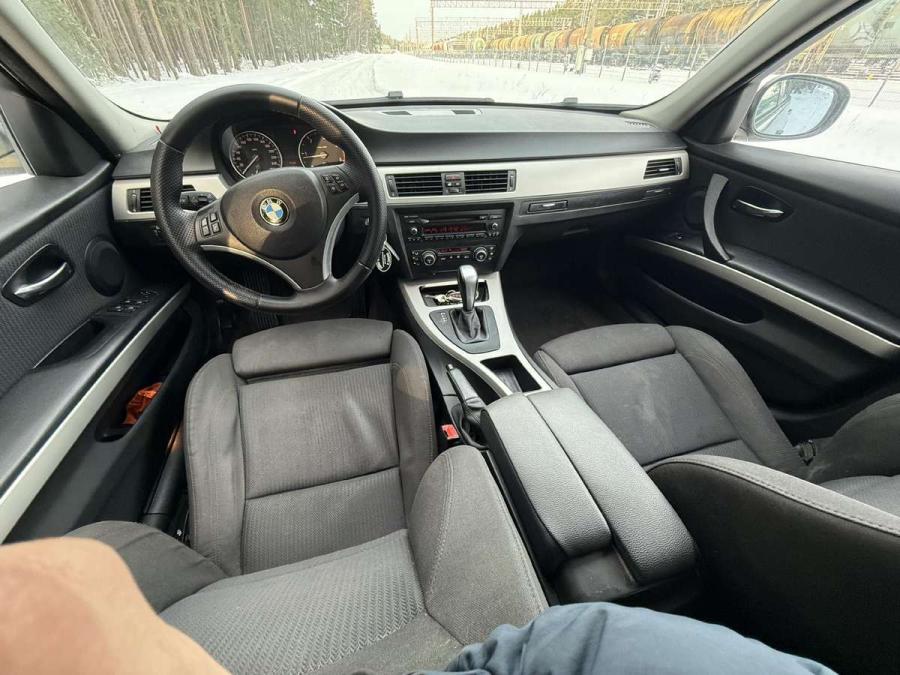 Pelēks BMW 320 2009 Klaipėda, ar dzinēja tilpumu 2.00 L un nobraukumu 428 tūkst. km par 4600 €, foto 12 vietnē AUTOMOTO.COM.LV
