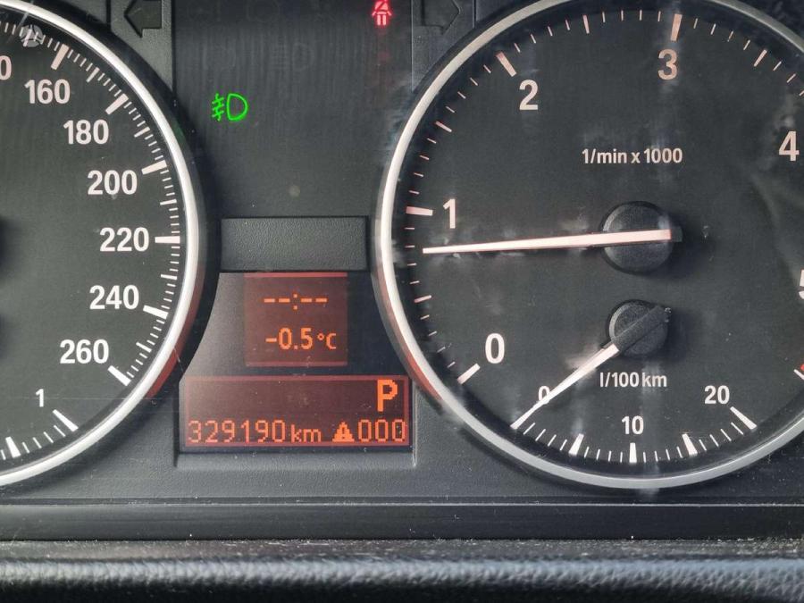 Grey BMW 320 2009 in Prienai, with an engine capacity of 2.00 L and mileage of 329 thousand km for 3500 €, photo 17 on AUTOMOTO.COM.LV