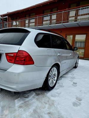 Pelēks BMW 320 2009 Marijampole, ar dzinēja tilpumu 2.00 L un nobraukumu 310 tūkst. km par 4100 €, foto 12 vietnē AUTOMOTO.COM.LV