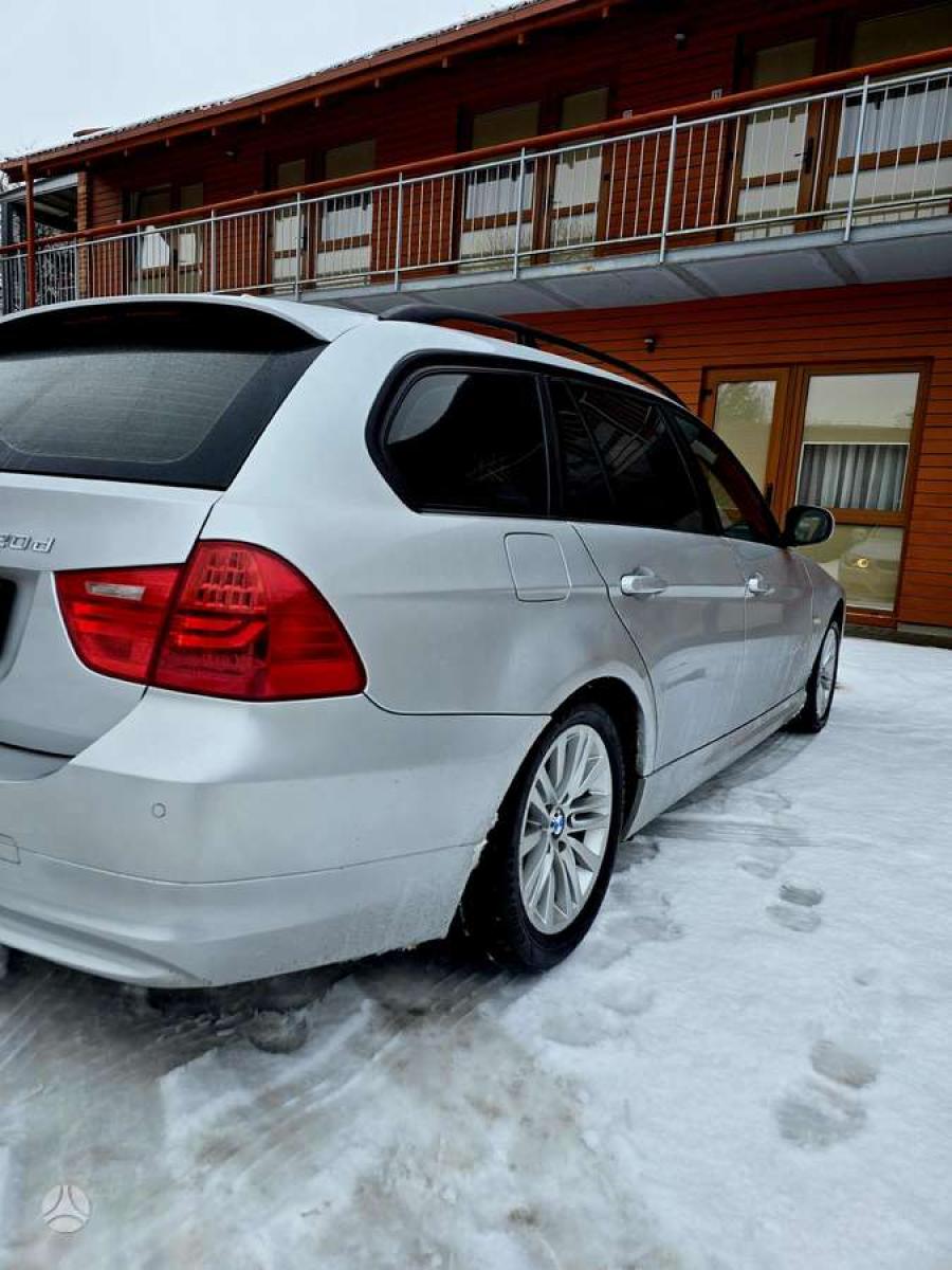 Pelēks BMW 320 2009 Marijampole, ar dzinēja tilpumu 2.00 L un nobraukumu 310 tūkst. km par 4100 €, foto 12 vietnē AUTOMOTO.COM.LV