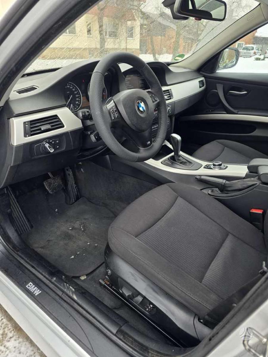 Pelēks BMW 320 2009 Marijampole, ar dzinēja tilpumu 2.00 L un nobraukumu 310 tūkst. km par 4100 €, foto 14 vietnē AUTOMOTO.COM.LV