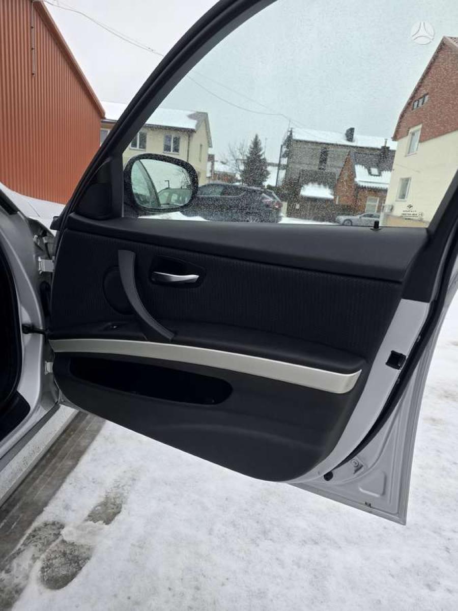 Pelēks BMW 320 2009 Marijampole, ar dzinēja tilpumu 2.00 L un nobraukumu 310 tūkst. km par 4100 €, foto 22 vietnē AUTOMOTO.COM.LV