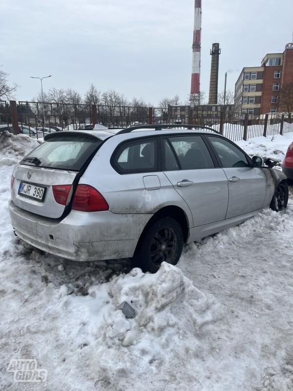 Pelēks BMW 320 2009 Panevēža, ar dzinēja tilpumu 2.00 L un nobraukumu 250 tūkst. km par 600 €, foto 1 vietnē AUTOMOTO.COM.LV