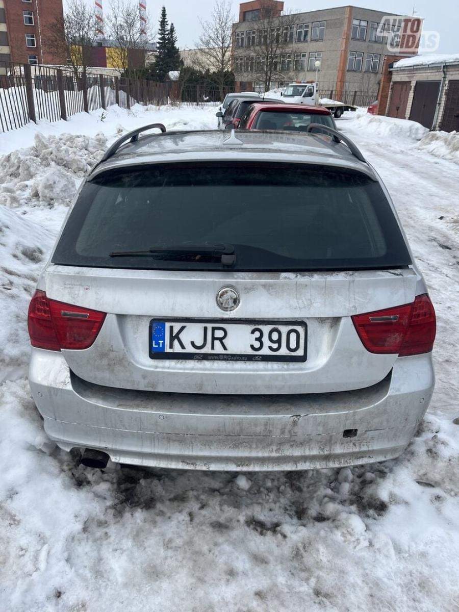 Pelēks BMW 320 2009 Panevēža, ar dzinēja tilpumu 2.00 L un nobraukumu 250 tūkst. km par 600 €, foto 2 vietnē AUTOMOTO.COM.LV