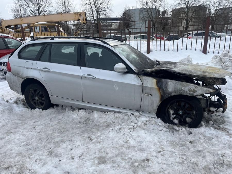 Pelēks BMW 320 2009 Panevēža, ar dzinēja tilpumu 2.00 L un nobraukumu 250 tūkst. km par 600 €, foto 3 vietnē AUTOMOTO.COM.LV