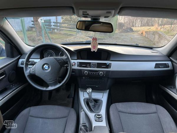 Pelēks BMW 320 2009 Viļņa, ar dzinēja tilpumu 2.00 L un nobraukumu 498 tūkst. km par 3800 €, foto 5 vietnē AUTOMOTO.COM.LV