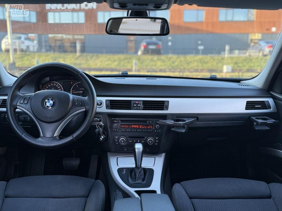 Grey BMW 320 2009 in Klaipeda, with an engine capacity of 2.00 L and mileage of 428 thousand km for 4300 €, photo 10 on AUTOMOTO.COM.LV