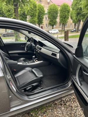 Grey BMW 320 2009 in Jelgava, with an engine capacity of 2.00 L and mileage of 356 thousand km for 4700 €, photo 8 on AUTOMOTO.COM.LV