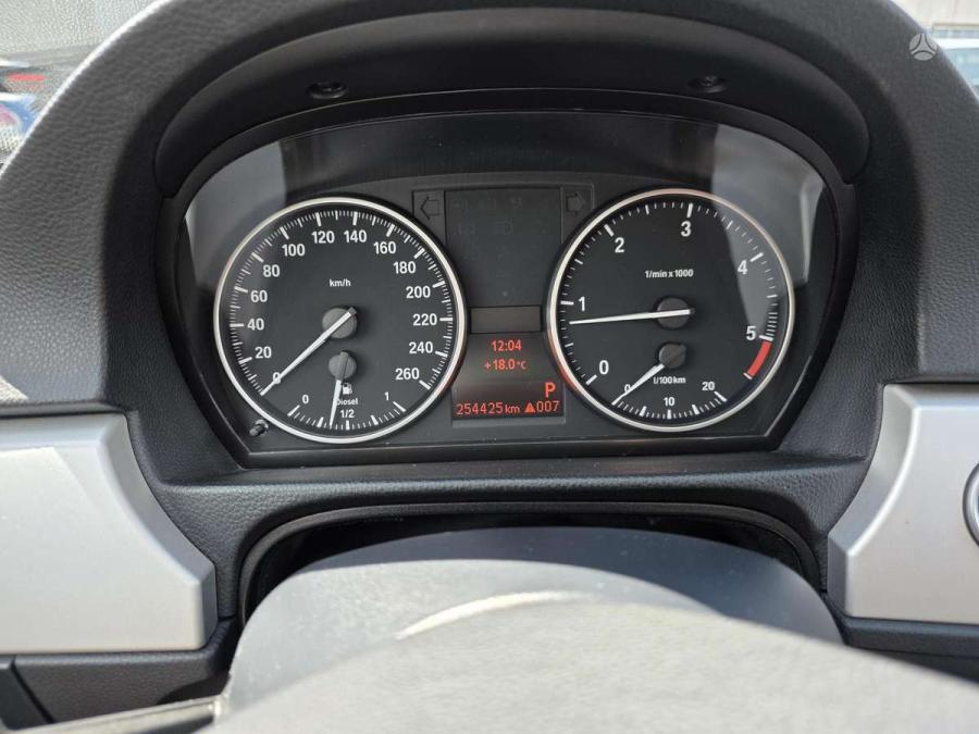 Grey BMW 320 2009 in Siauliai, with an engine capacity of 2.00 L and mileage of 254 thousand km for 3950 €, photo 10 on AUTOMOTO.COM.LV