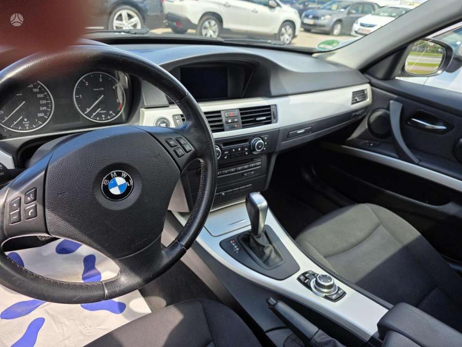 Grey BMW 320 2009 in Siauliai, with an engine capacity of 2.00 L and mileage of 254 thousand km for 3950 €, photo 11 on AUTOMOTO.COM.LV