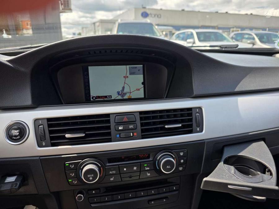 Grey BMW 320 2009 in Siauliai, with an engine capacity of 2.00 L and mileage of 254 thousand km for 3950 €, photo 15 on AUTOMOTO.COM.LV