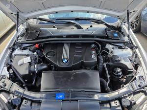 Grey BMW 320 2009 in Siauliai, with an engine capacity of 2.00 L and mileage of 254 thousand km for 3950 €, photo 18 on AUTOMOTO.COM.LV