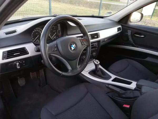 Grey BMW 320 2009 in Saldus, with an engine capacity of 2.00 L and mileage of 279 thousand km for 4700 €, photo 5 on AUTOMOTO.COM.LV