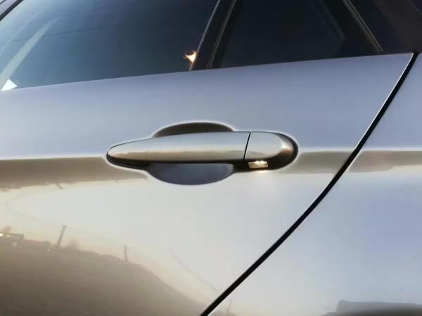 Grey BMW 320 2009 in Saldus, with an engine capacity of 2.00 L and mileage of 279 thousand km for 4700 €, photo 9 on AUTOMOTO.COM.LV