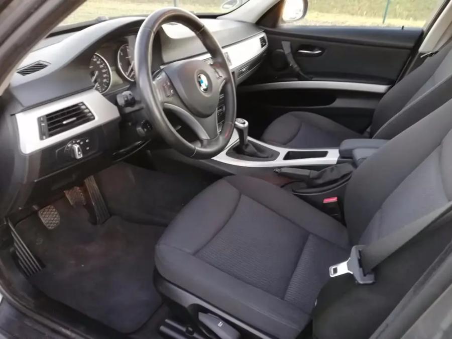 Grey BMW 320 2009 in Saldus, with an engine capacity of 2.00 L and mileage of 279 thousand km for 4700 €, photo 11 on AUTOMOTO.COM.LV