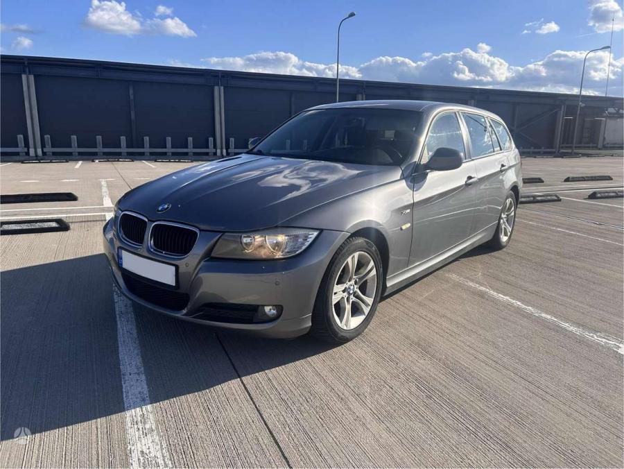 Grey BMW 320 2009 in Kaunas, with an engine capacity of 2.00 L and mileage of 281 thousand km for 4400 €, photo 1 on AUTOMOTO.COM.LV