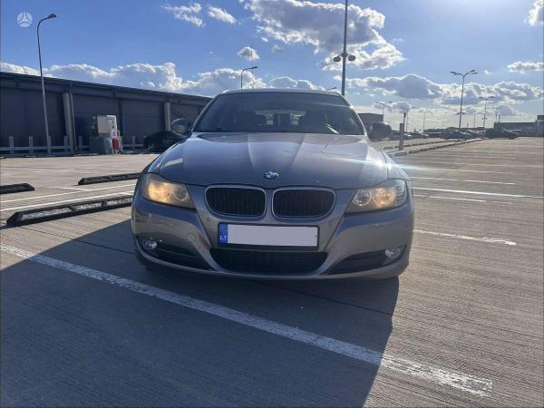 Grey BMW 320 2009 in Kaunas, with an engine capacity of 2.00 L and mileage of 281 thousand km for 4400 €, photo 2 on AUTOMOTO.COM.LV