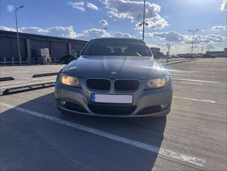 Grey BMW 320 2009 in Kaunas, with an engine capacity of 2.00 L and mileage of 281 thousand km for 4400 €, photo 3 on AUTOMOTO.COM.LV