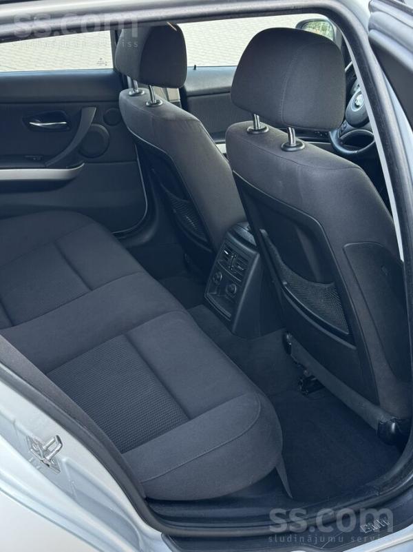 Grey BMW 320 2009 in Riga, with an engine capacity of 2.00 L and mileage of 342 thousand km for 3850 €, photo 10 on AUTOMOTO.COM.LV