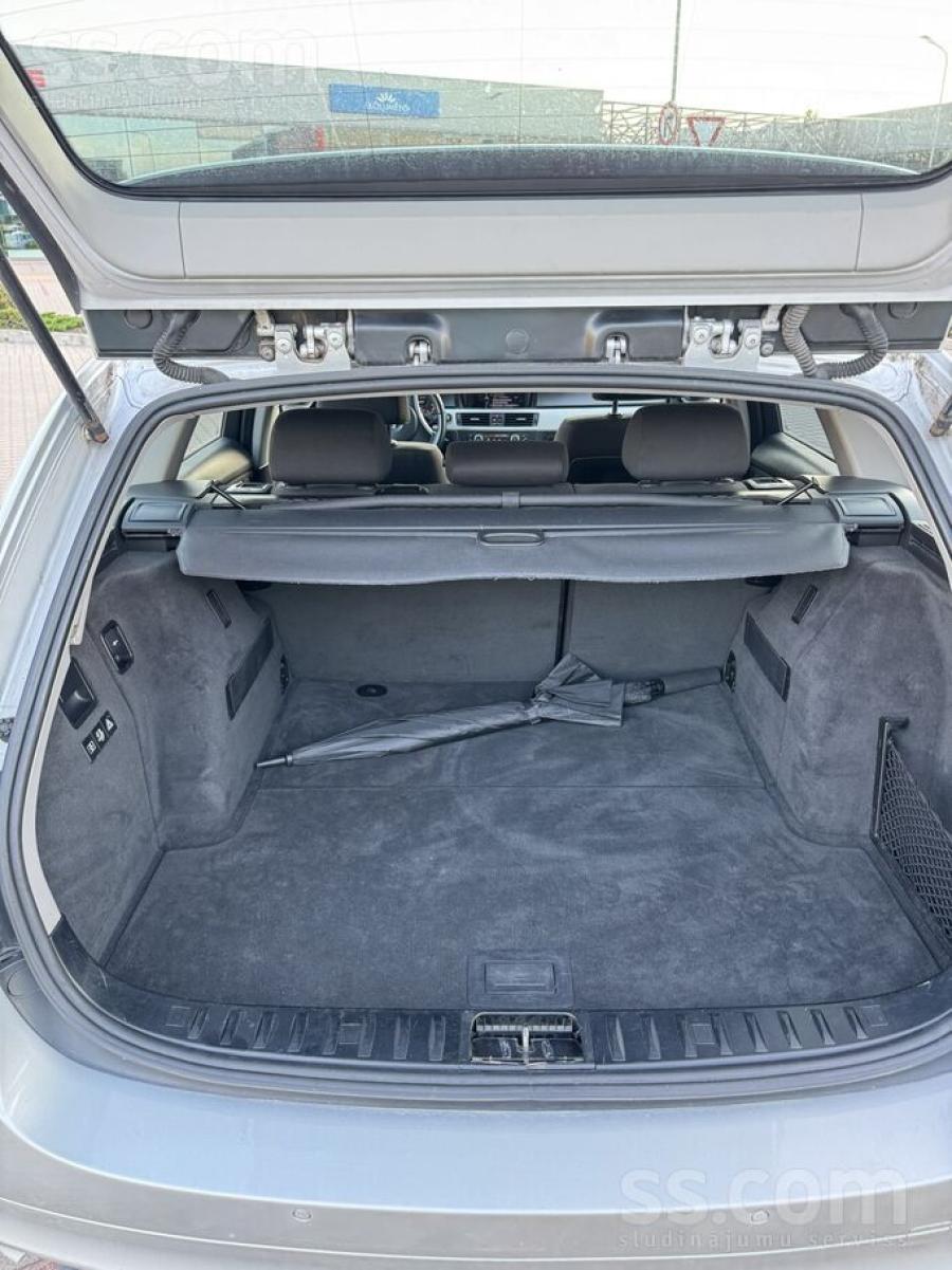 Grey BMW 320 2009 in Riga, with an engine capacity of 2.00 L and mileage of 342 thousand km for 3850 €, photo 13 on AUTOMOTO.COM.LV