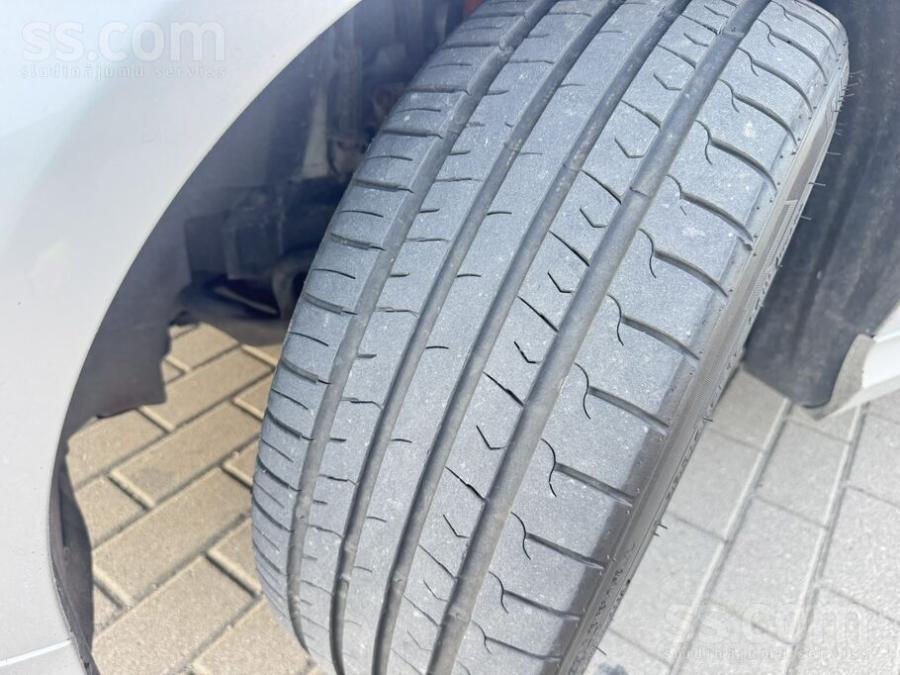 Grey BMW 320 2009 in Riga, with an engine capacity of 2.00 L and mileage of 342 thousand km for 3850 €, photo 15 on AUTOMOTO.COM.LV