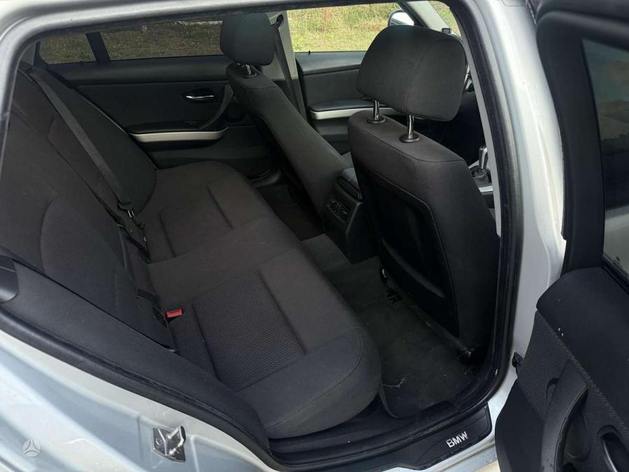 Grey BMW 320 2009 in Druskininkai, with an engine capacity of 2.00 L and mileage of 367 thousand km for 3499 €, photo 10 on AUTOMOTO.COM.LV